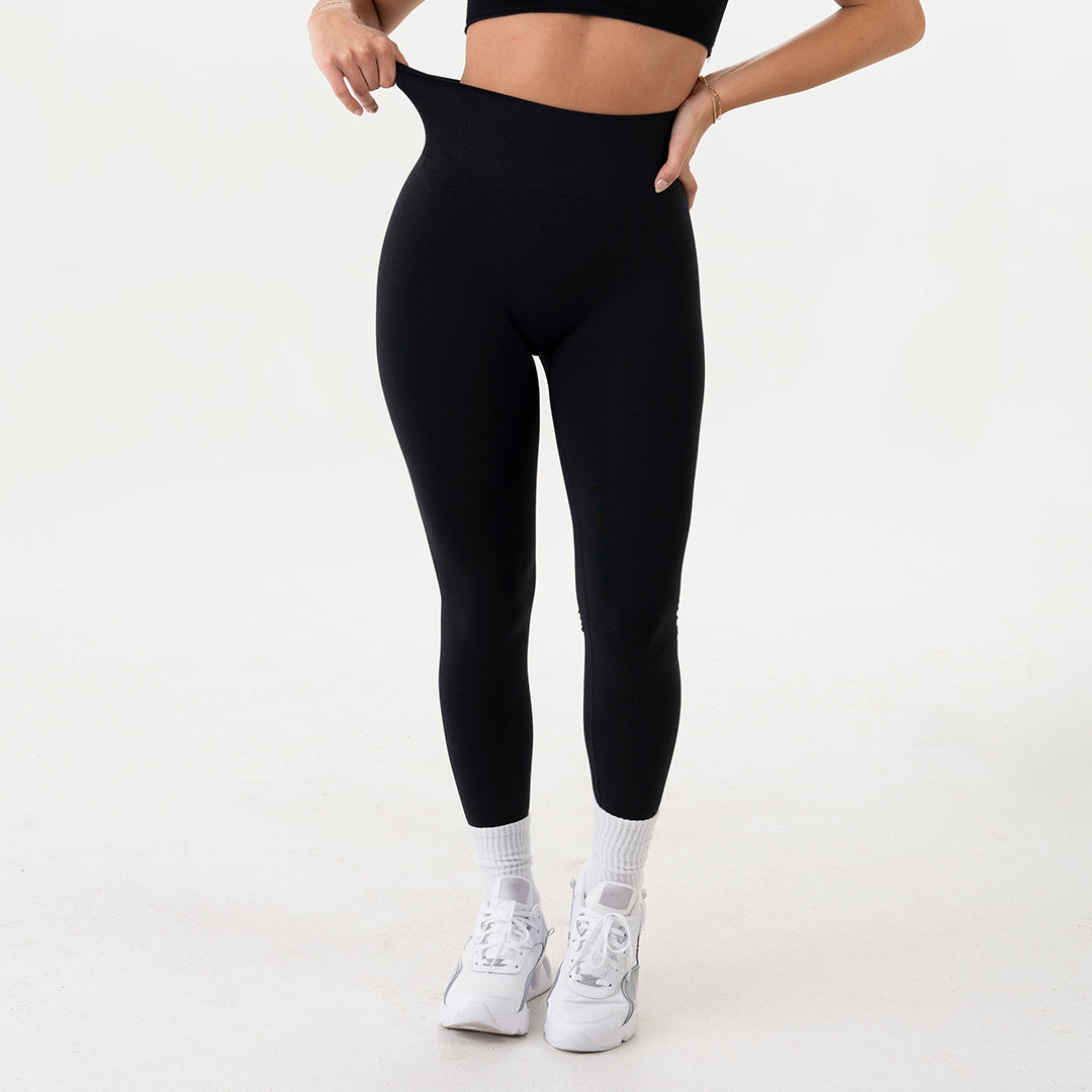 BLACK SOLID SEAMLESS LEGGINGS – REDCON1